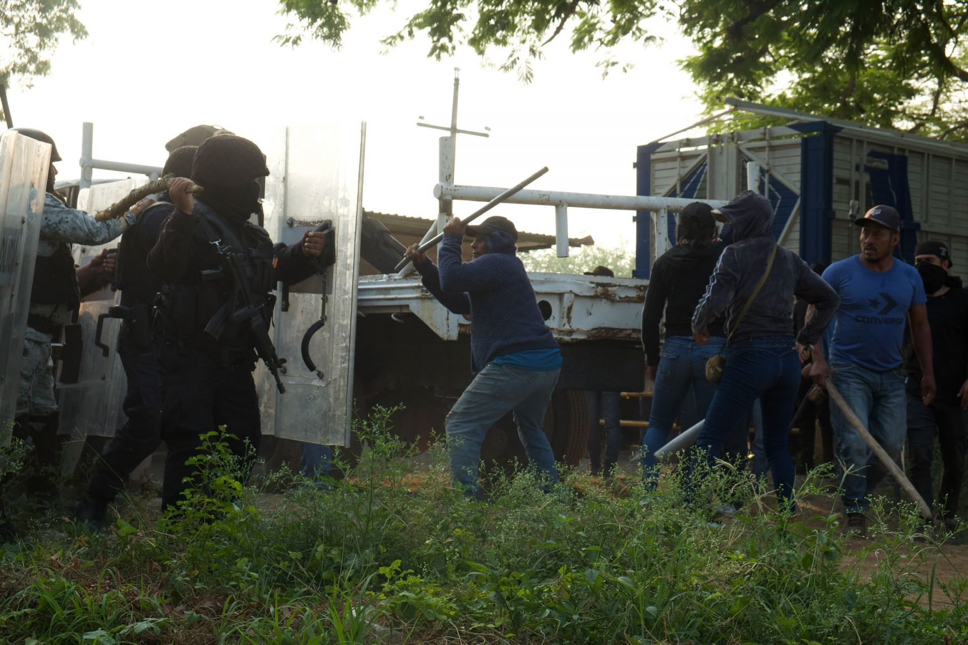 Tras días de enfrentamientos entre grupos criminales, pobladores y militares chocan en Frontera ...