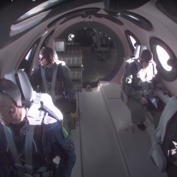 Otro viaje espacial para los ultrarricos: Virgin Galactic lanza su primer vuelo comercial al espacio