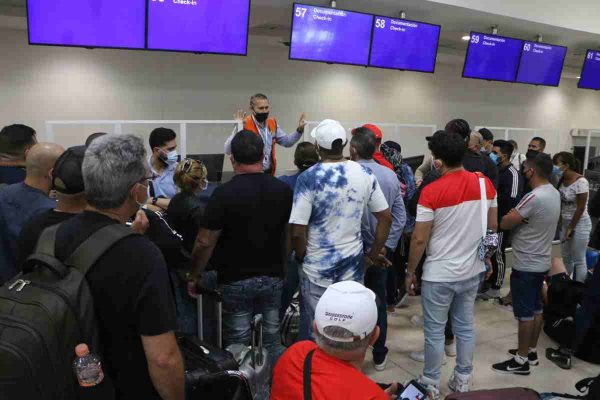Aerolíneas reaccionan a la reducción de vuelos en el AICM: “afectará directamente a los ...
