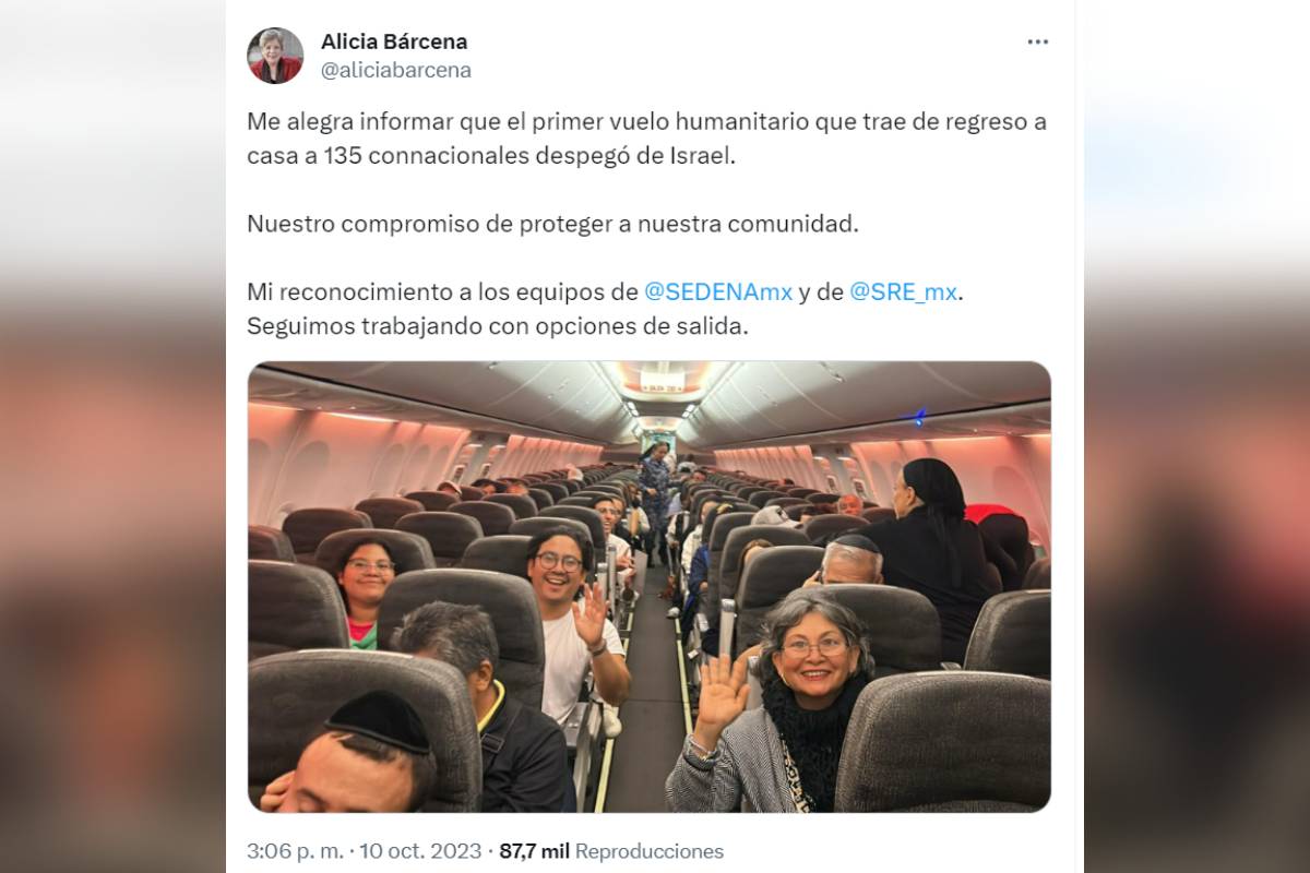 135 mexicanos regresan de Israel en el primer vuelo humanitario de México
