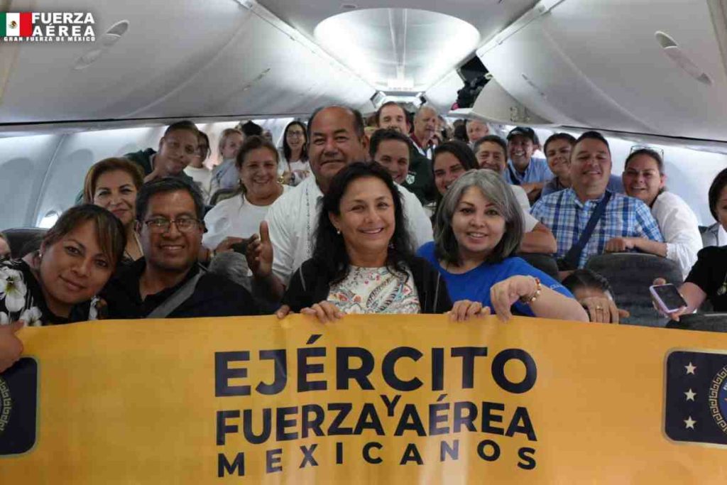 Llega a México avión con los primeros 135 connacionales repatriados de Israel