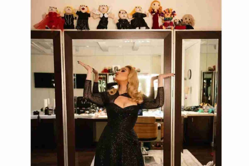 Adele presume su colección de peluches del dr. Simi: “¡Los amo!”