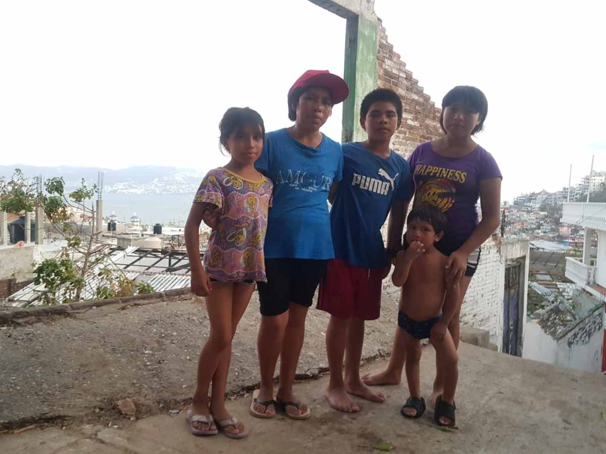 Los estragos de Otis en la educación: familias de Acapulco no saben ...