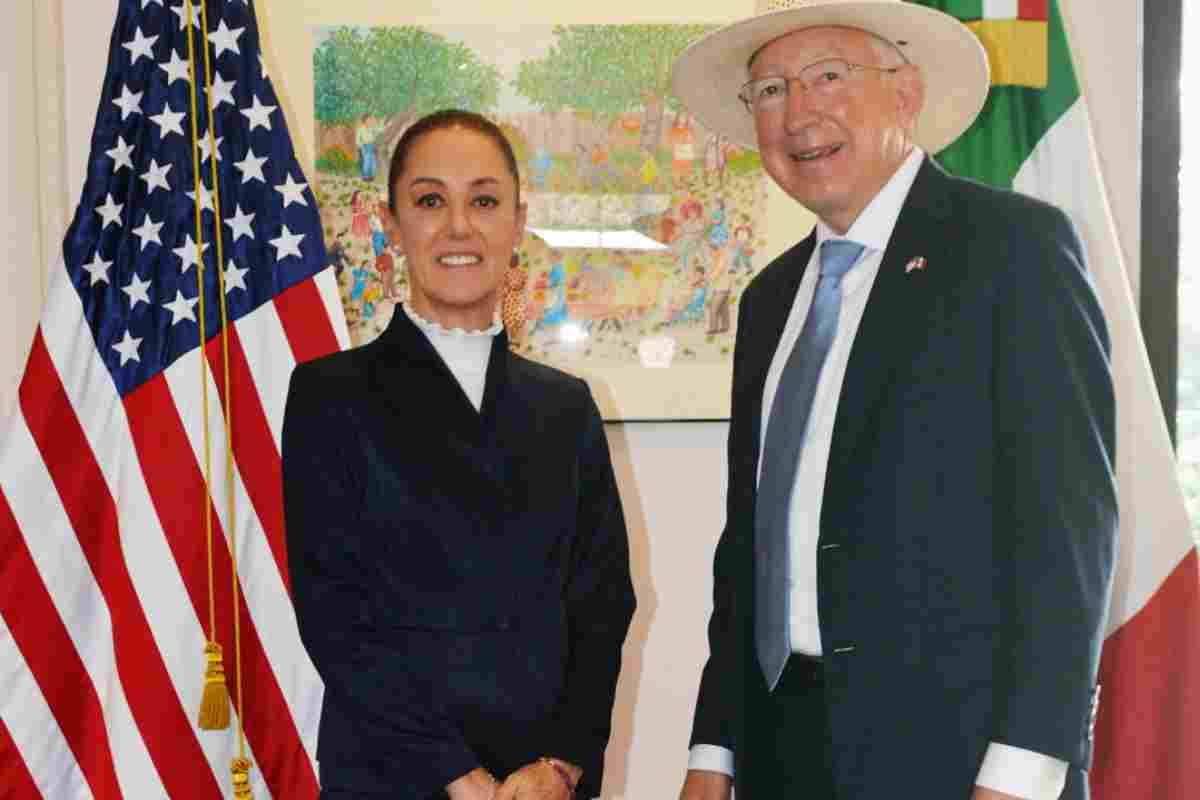 Ken Salazar se reúne con las precandidatas presidenciales Claudia ...