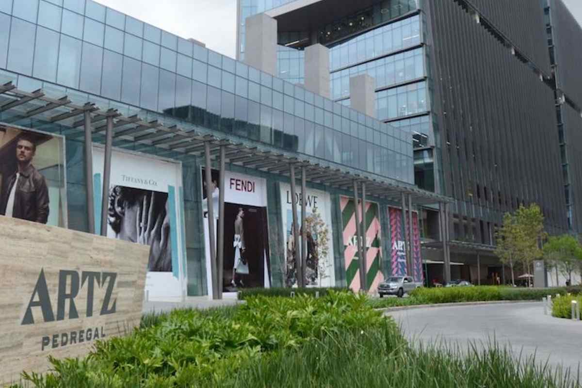 Hombres armados matan a conductor cerca de Plaza Artz Pedregal en CDMX