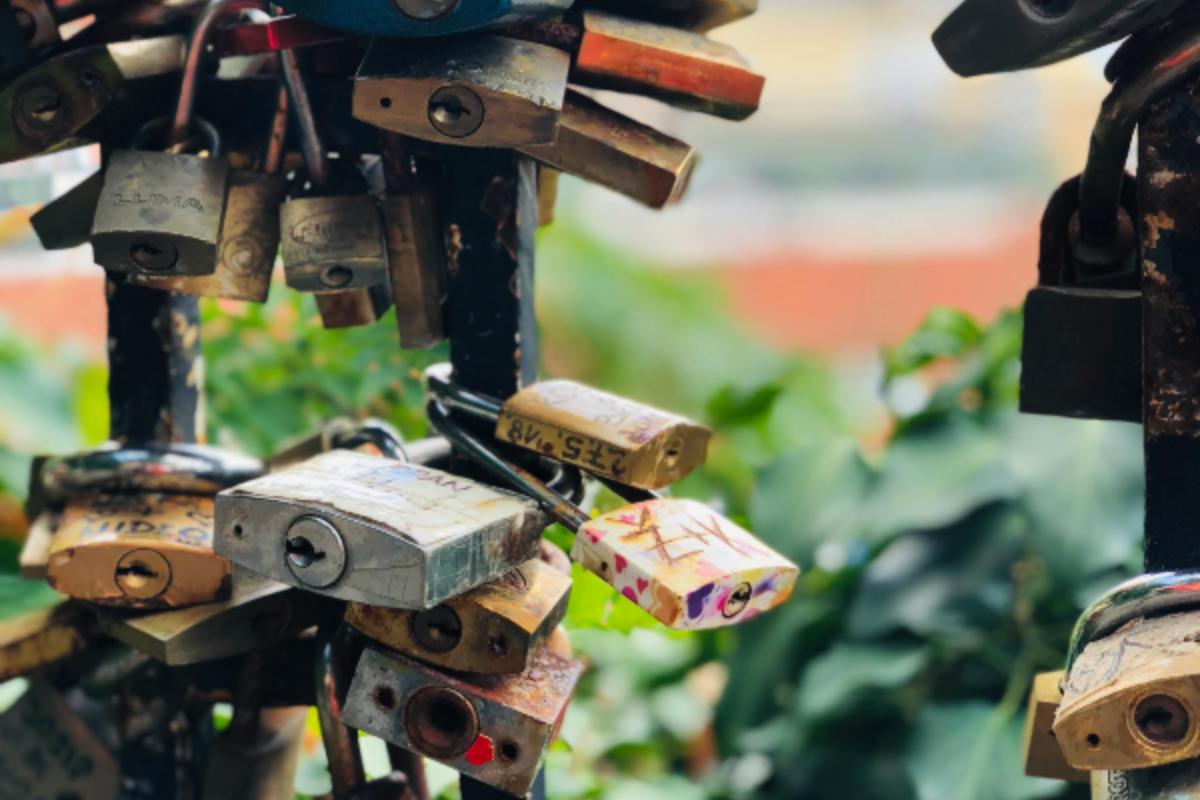 Celebra el amor en el MODO: ¡Sella tu vínculo con candaditos de amor en ...