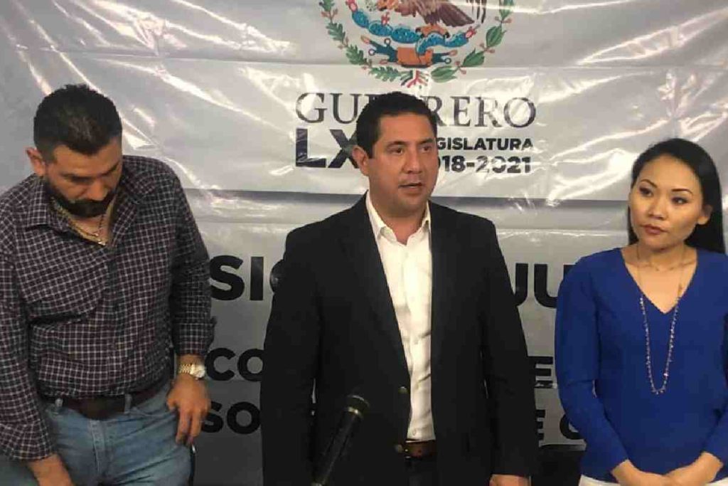 Hombres armados intentan bajar de su camioneta a ex alcalde de Taxco y aspirante de nuevo a ese ...