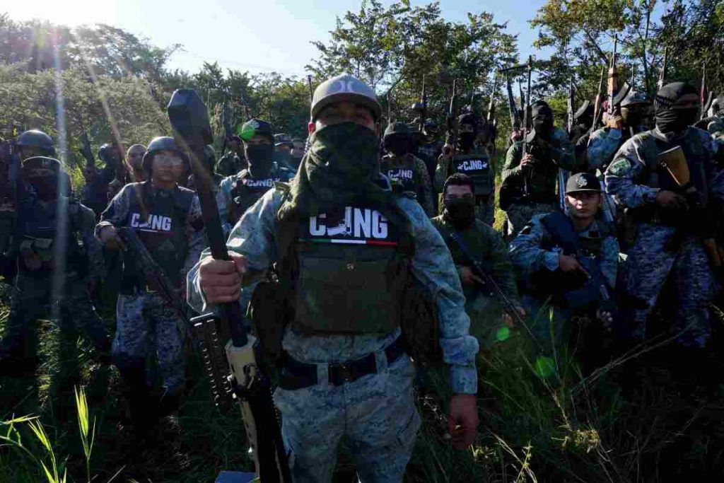 Grupo armado mata a 4 militares en los límites de Tepalcatepec y ...