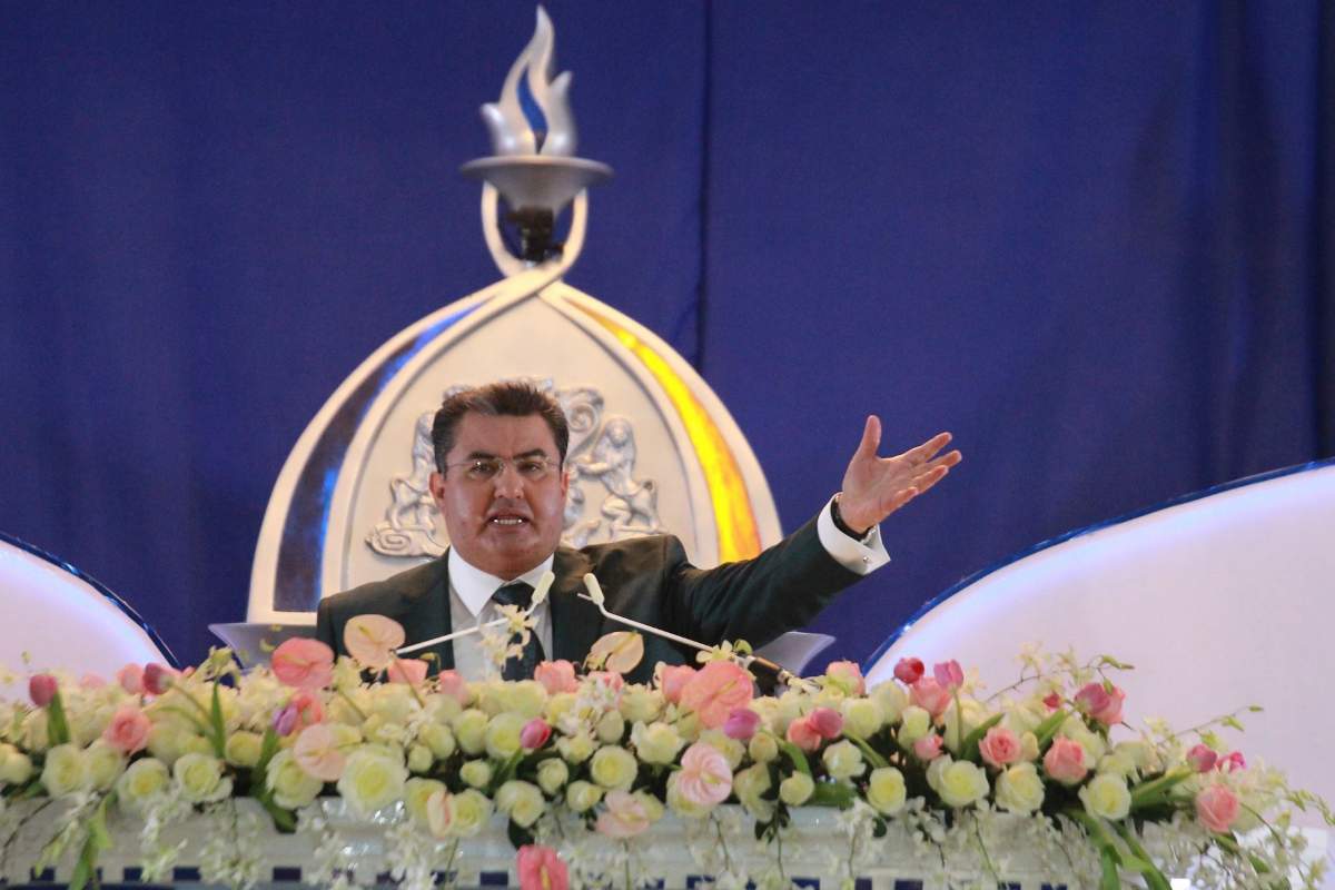 Foto no muestra a AMLO en la boda de Naasón Joaquín García, líder de La ...