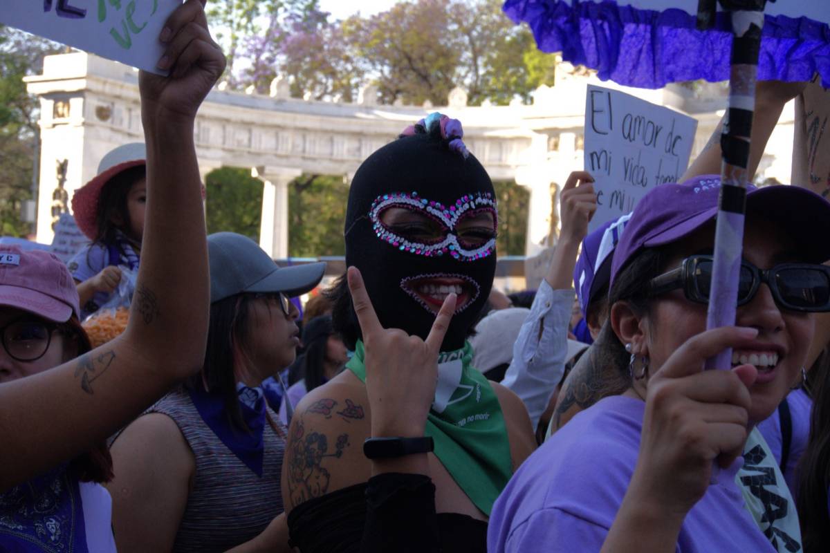 Cientos de miles colman el centro de CDMX en histórica marcha del 8M ...