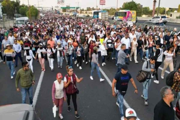 Vecinos de Ecatepec realizan Marcha del silencio en la México-Pachuca ...