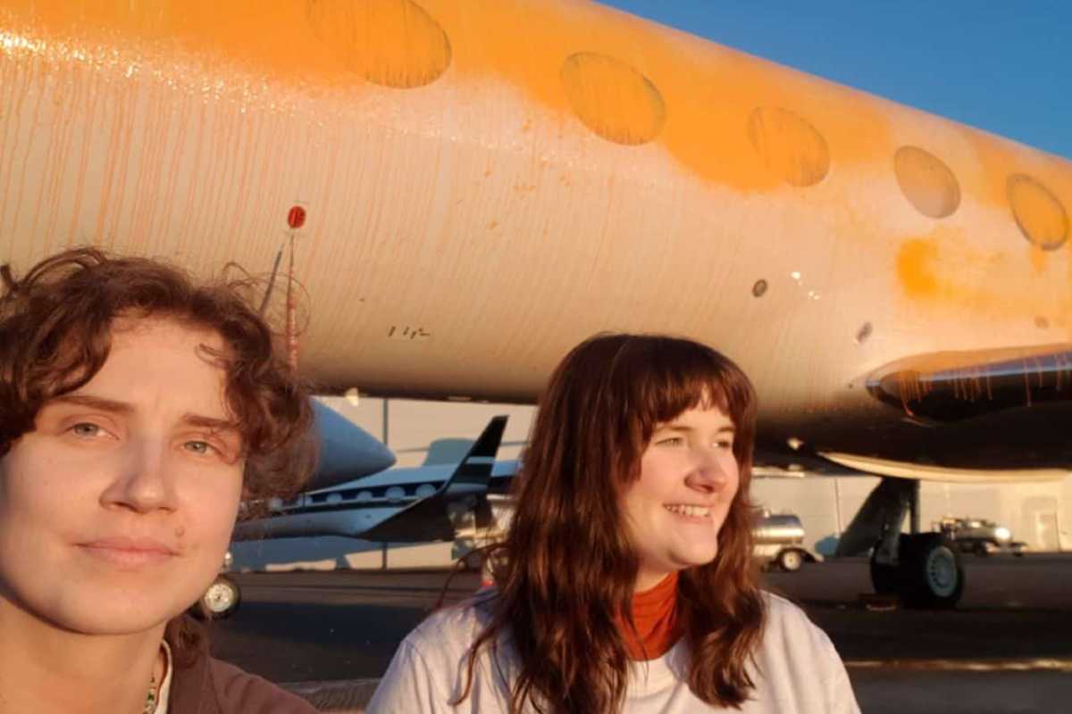 Just Stop Oil pinta jets privados después de que aterrizara el de ...