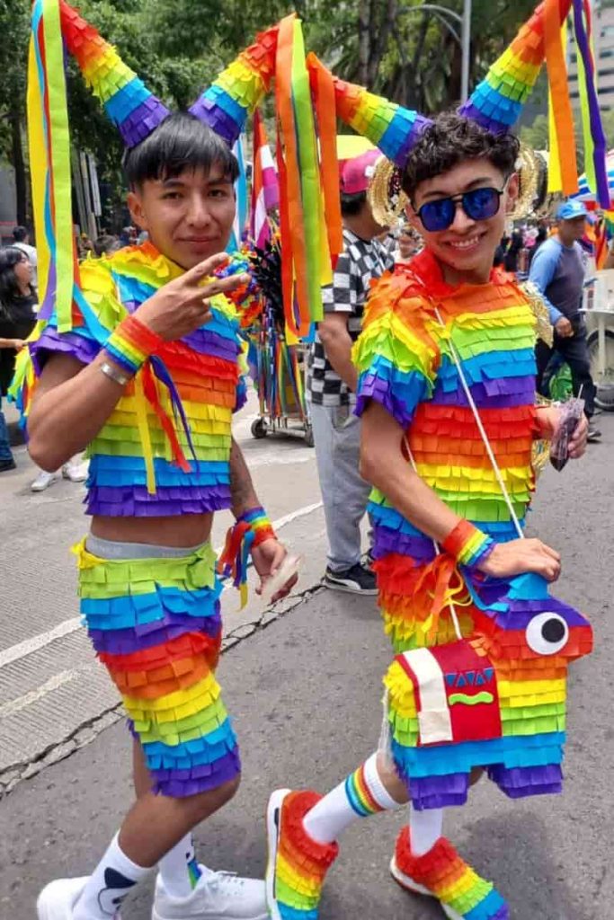 Entre glitter, consignas y arcoíris, así se vivió la Marcha LGBT 2024 ...