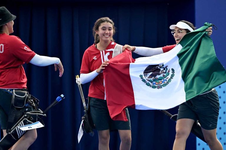 ¡Primera medalla para México! El equipo de tiro con arco femenil gana bronce en París 2024