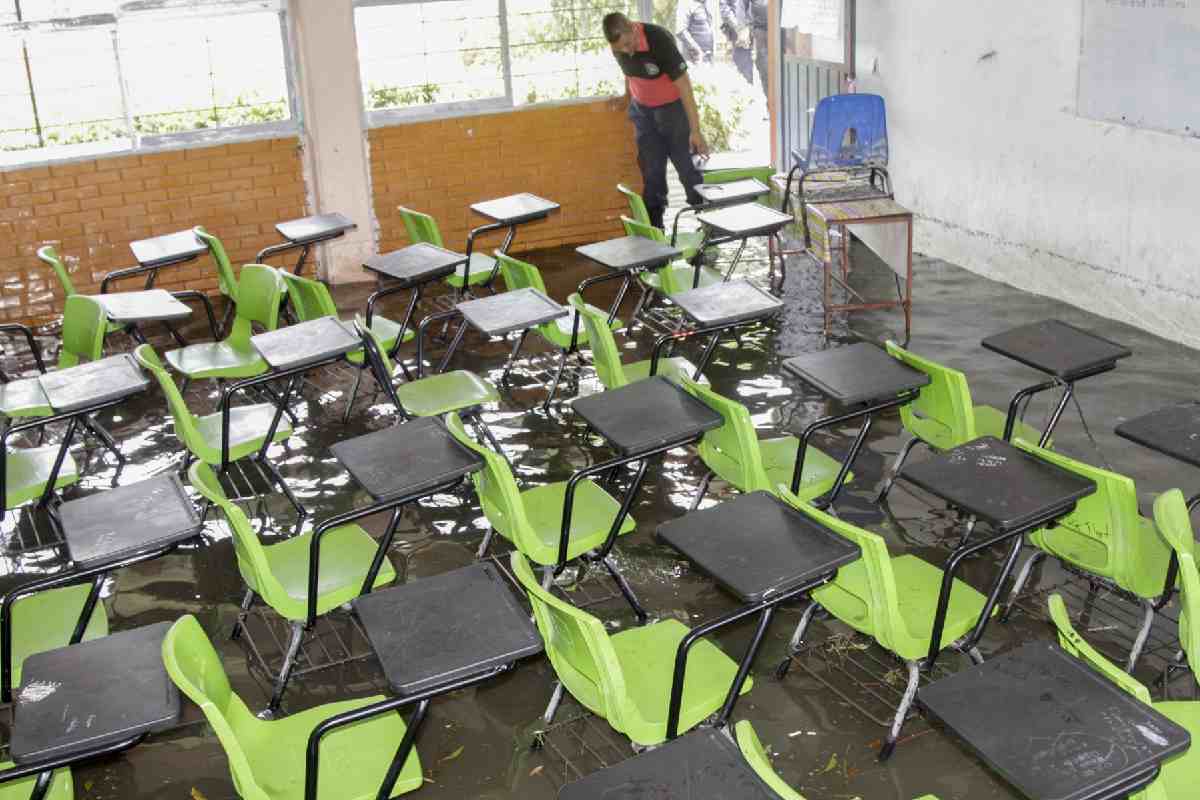 Alumnos vuelven a clases en 22 escuelas de Chalco tras más de un mes de ...