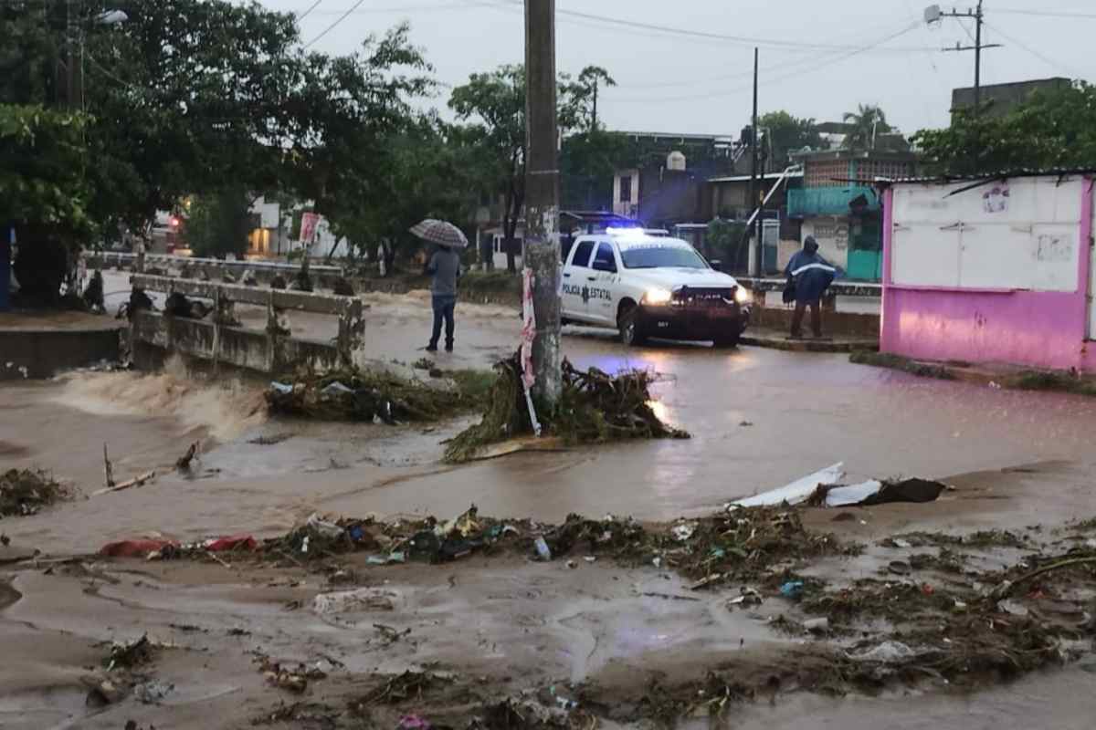 Guerrero: John provoca inundaciones en 40 colonias de Acapulco ...