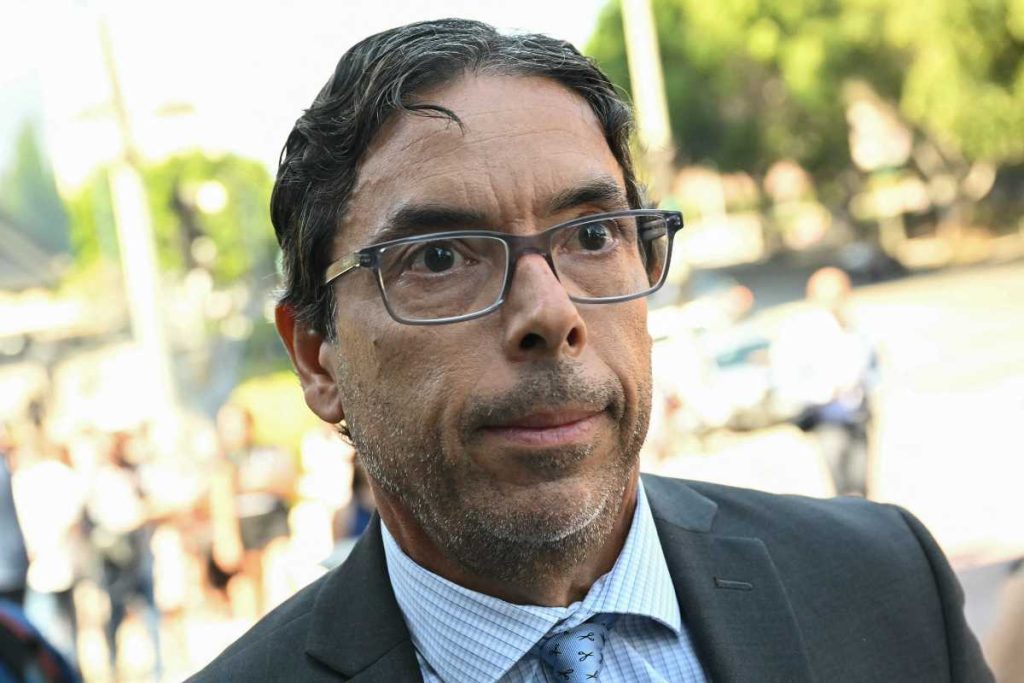 Un doctor se declara culpable por su papel en la muerte de Matthew Perry