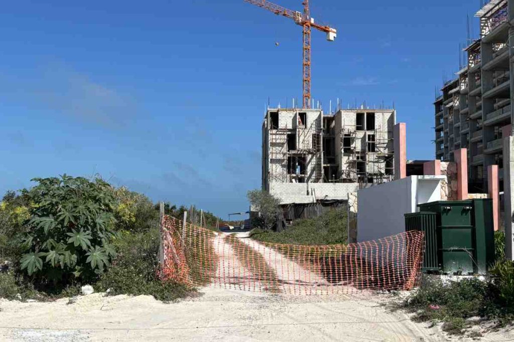 Grandes construcciones y cierre ilegal de playas: inmobiliarias amenazan la vida en Telchac ...