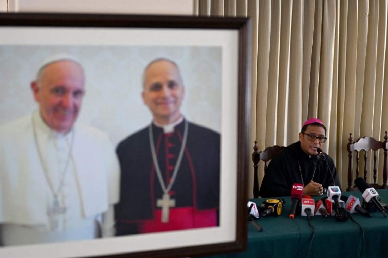 Papa León XIV denuncia el declive de la fe en favor del “dinero” o el ...