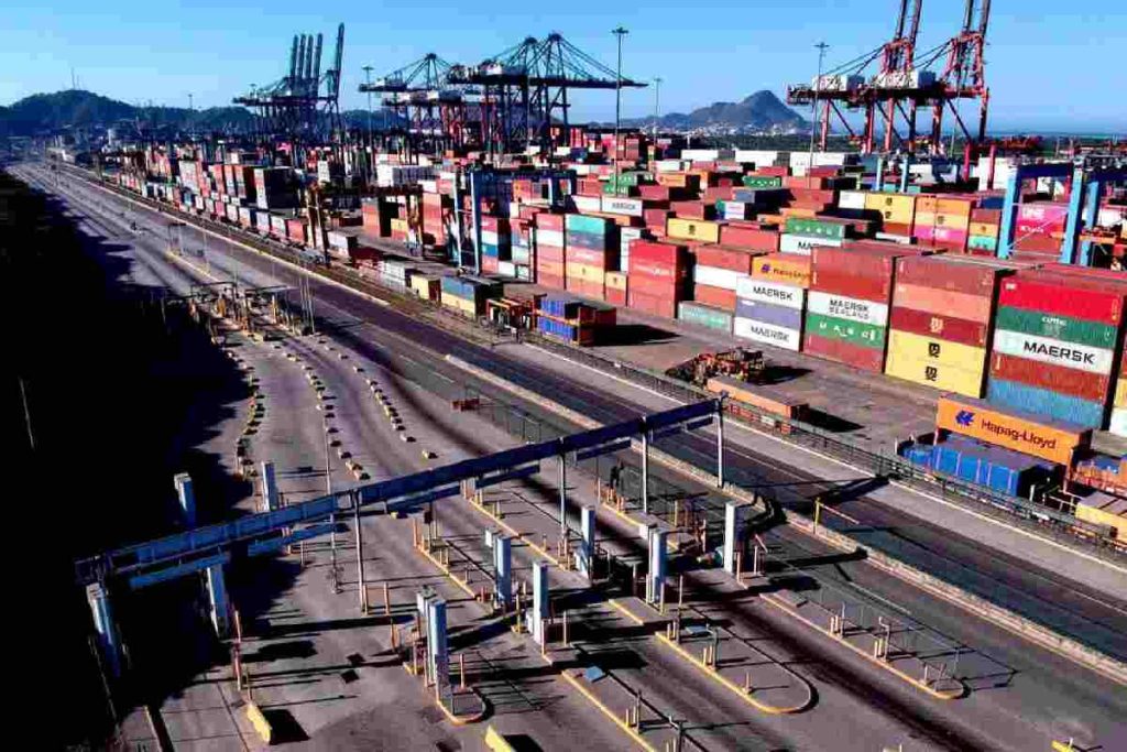 Tras más de 9 horas, trabajadores de Aduana de Manzanillo levantan paro laboral; exigían ...