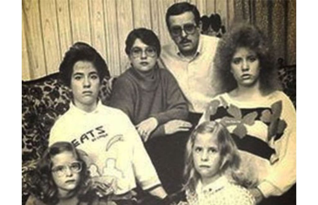 Los Warren luchan por última vez contra demonios en el tráiler de “El ...