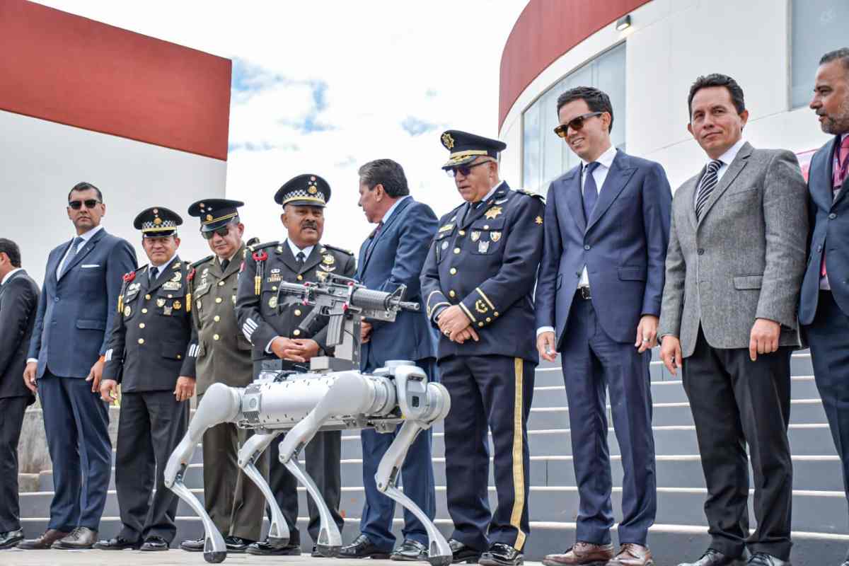 Zacatecas presenta “perro robot” armado que usará en operativos de ...