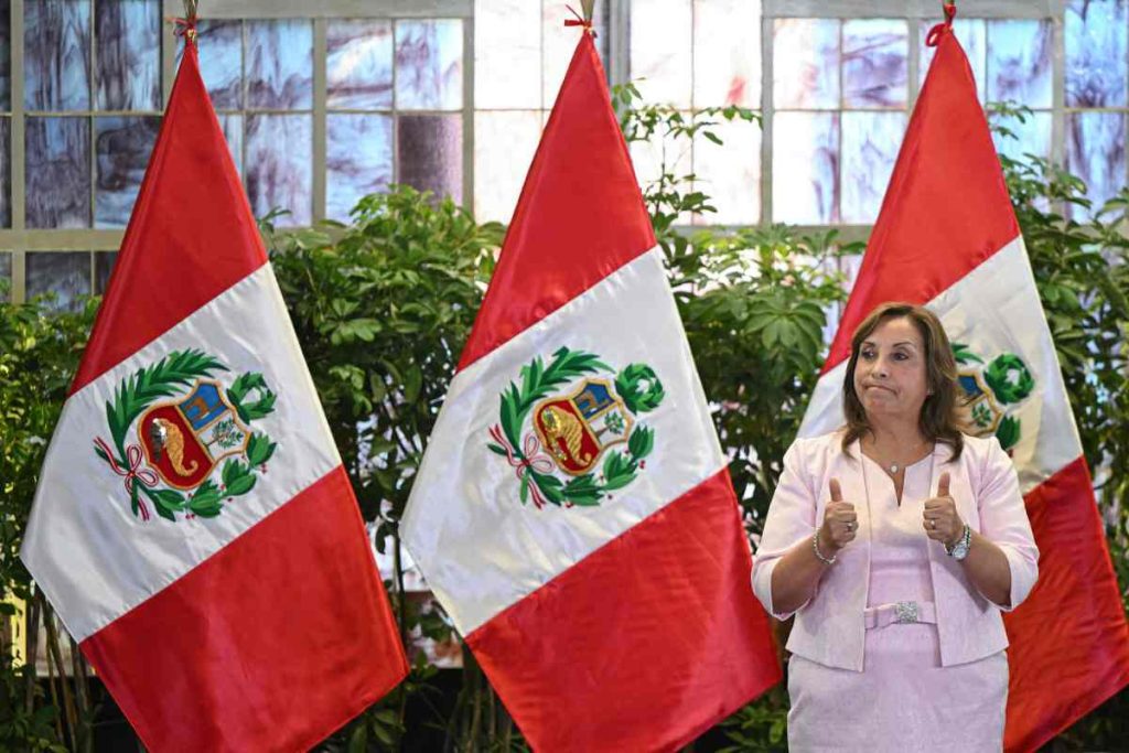 José Jerí asume como nuevo presidente de Perú tras destitución de Dina ...